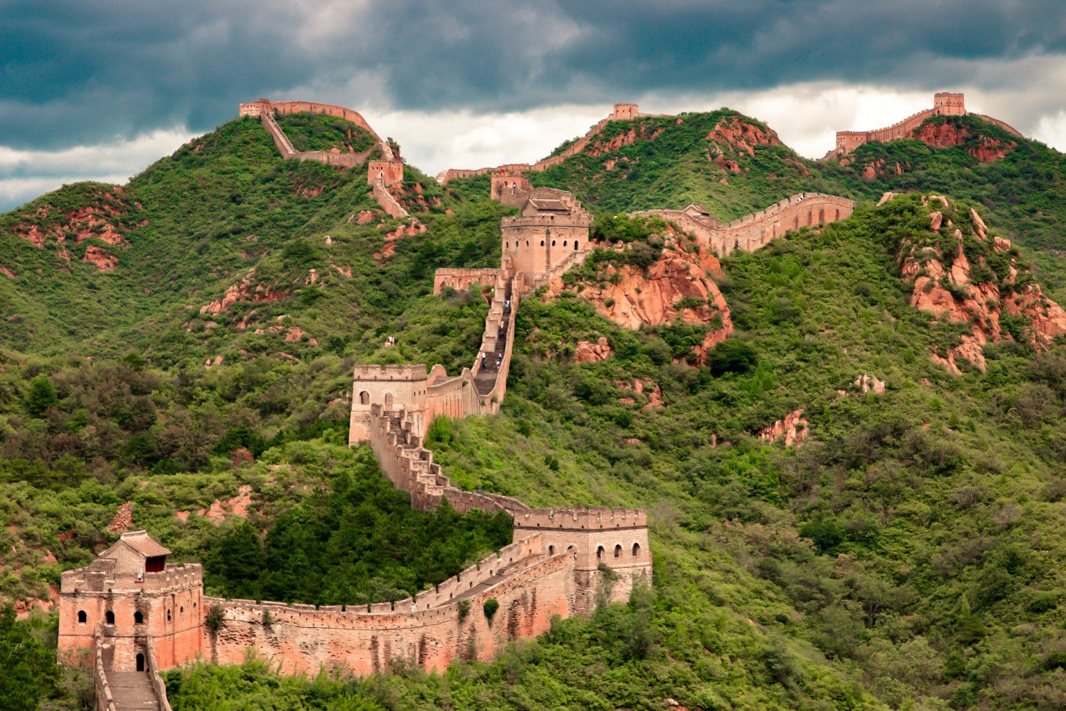 Explore 9 Iconic Historical Travel Destinations You'll Love